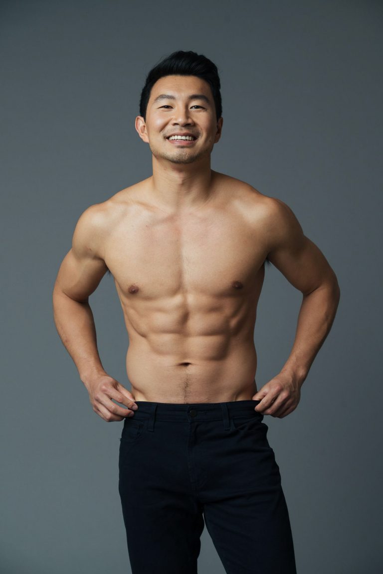 ‘ซือมู่ หลิว’ จากพนักงานบัญชี สู่ฮีโร่ Marvel ชาวเอเชีย ผู้อยากหยุดความ ...